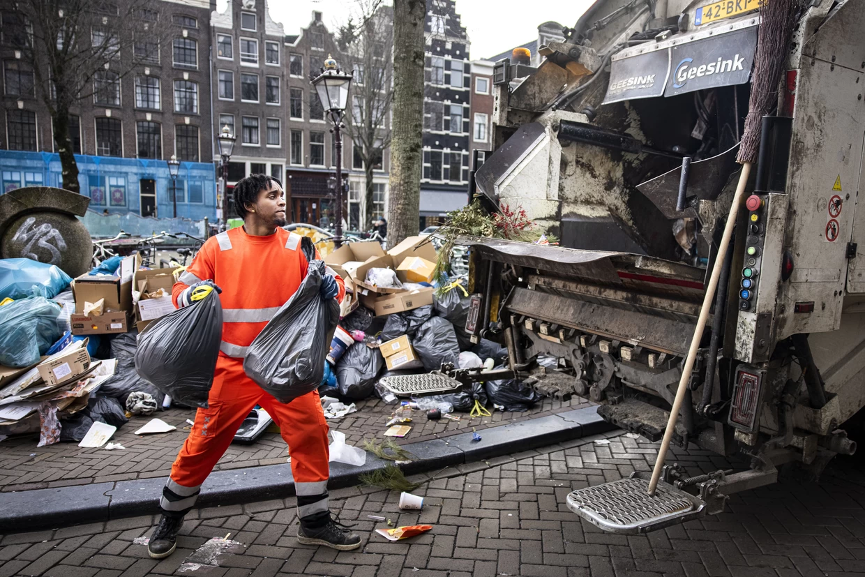 Afvalstoffenheffing in Amsterdam, toch al hoog, wordt nog een tientje ...